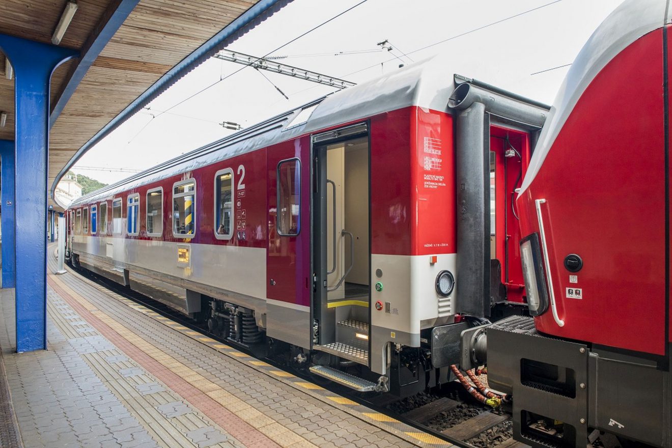 ZSSK začala s velkou modernizaci, slovenské vozy získaly design od ...