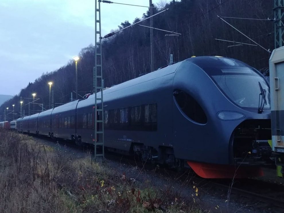 Do Česka přijíždí další čínský vlak pro Leo Express, veze i další ...