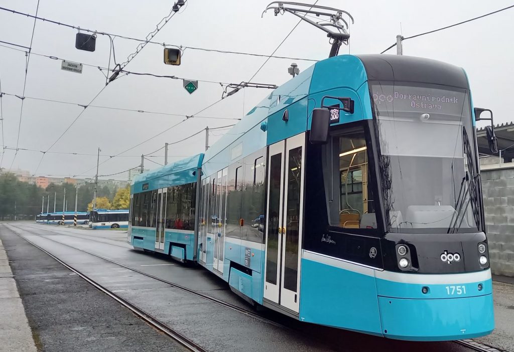 Cestující v ostravské MHD se poprvé svezou novou tramvají 39T - Zdopravy.cz