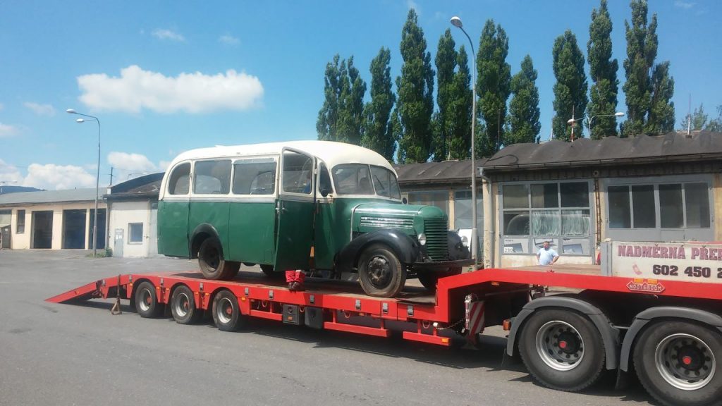Liberecký Boveraclub nechá ve Zlíně opravit historický autobus Praga ...