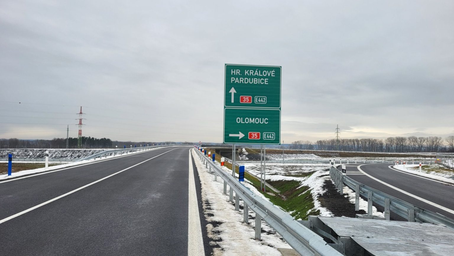 Dalších téměř 15 kilometrů D35 se otevírá řidičům, stavba mohla už dva ...