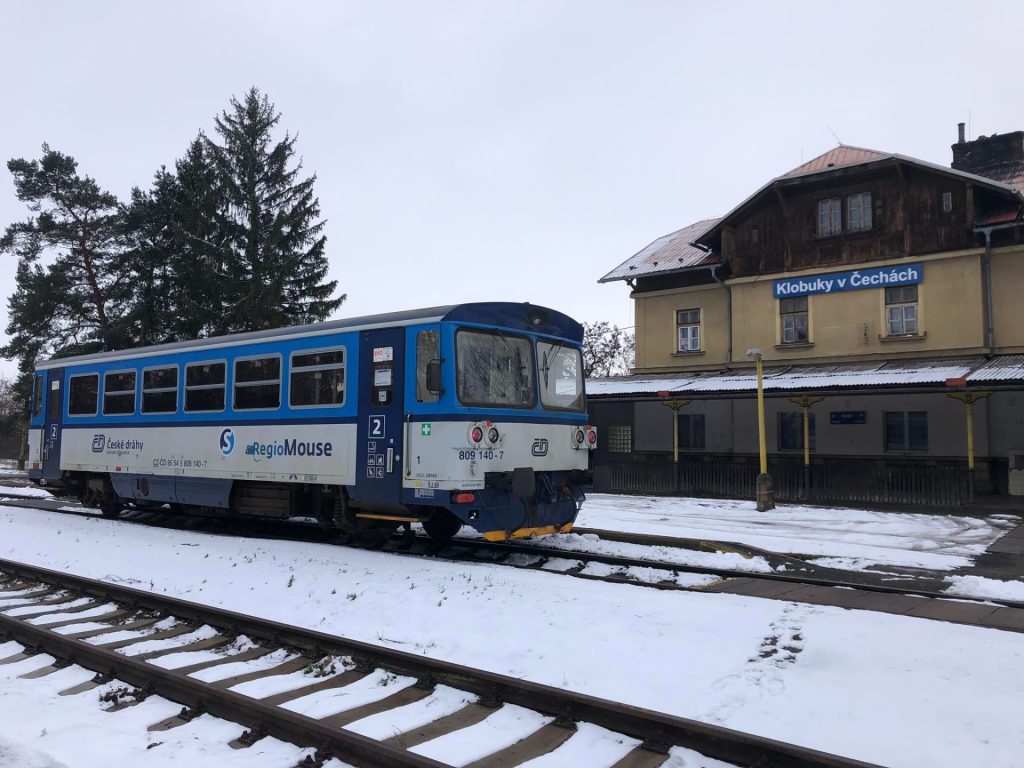 Odpolední špička na trati Slaný - Louny. Nejplnější spoj pondělního ...
