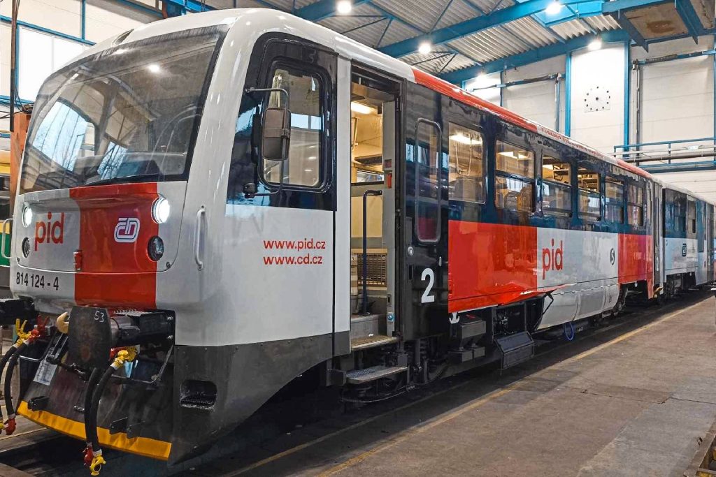 Regionova poprvé v „pyžamu“. Nové barvy PID má druhý typ motorové ...