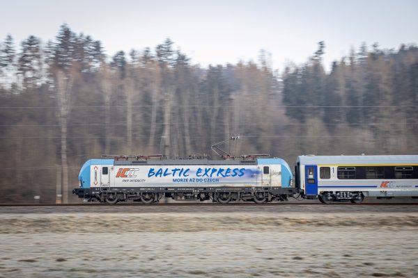 Novinky na vlaku k Baltu: lůžkový vůz bude jezdit po celý rok, řeší se ...